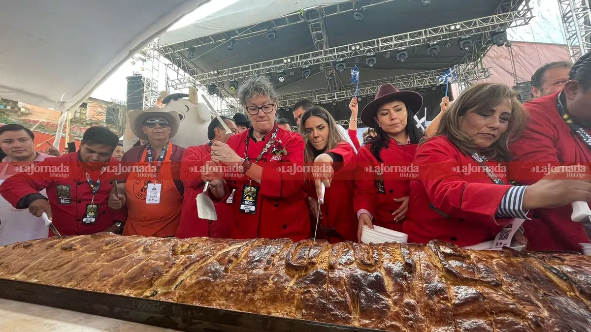 Festival del Paste 2024: hornean el paste más grande del mundo en Real ...