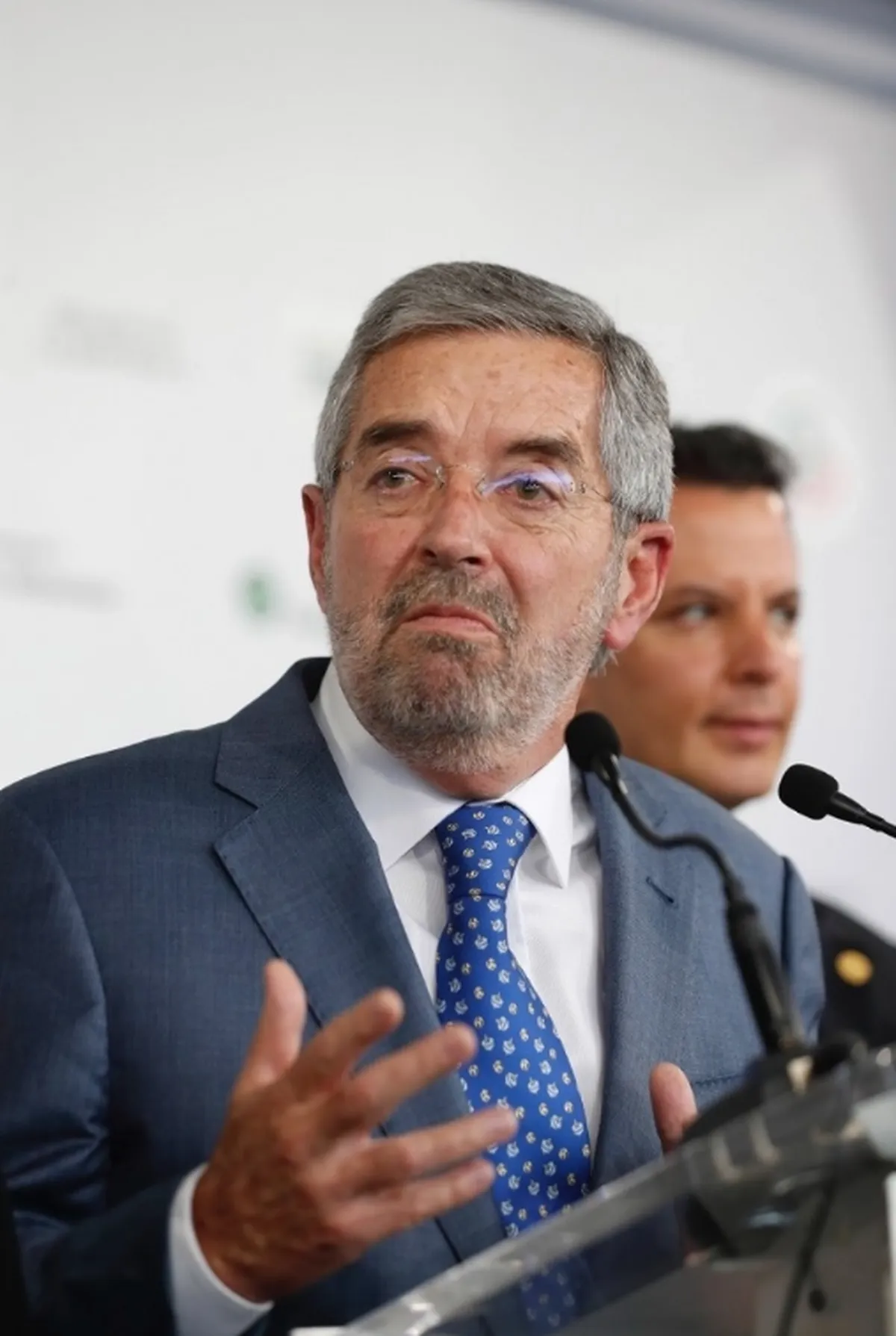 Migrantes en EU “no están solos”, dice Juan Ramón de la Fuente | La ...