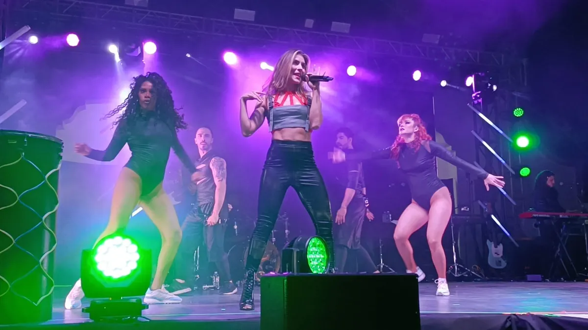 ¿Te lo perdiste? Así fue el concierto de María León en Mixquiahuala ...